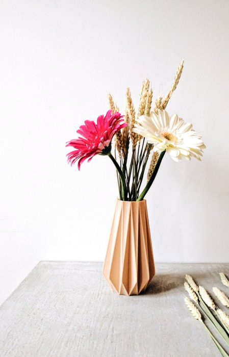 15 Stylish Modern Vase Designs That Will Add A Soft